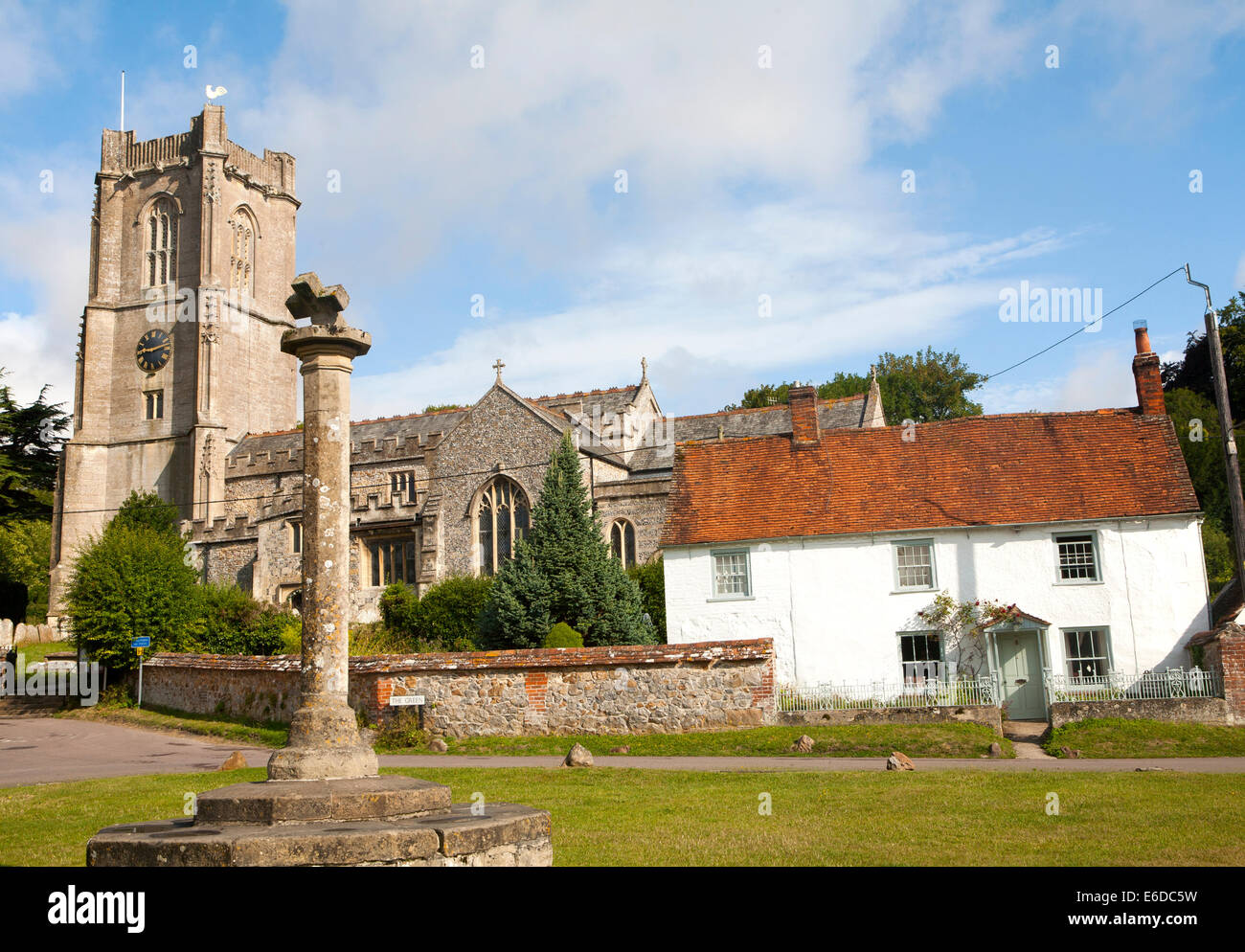 Cross village green hi-res stock photography and images - Alamy