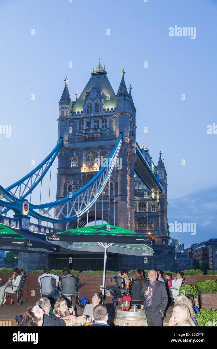 London restaurant view hi-res stock photography and images - Alamy