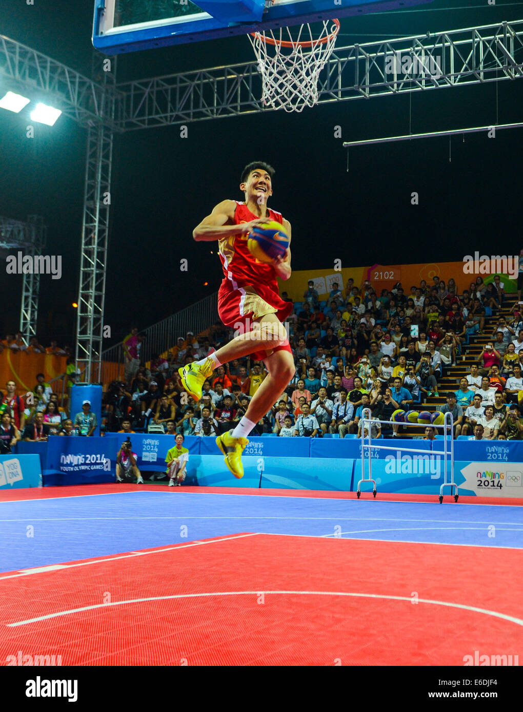 Nanjing, China's Jiangsu Province. 21st Aug, 2014. Bronze medalist Fu ...