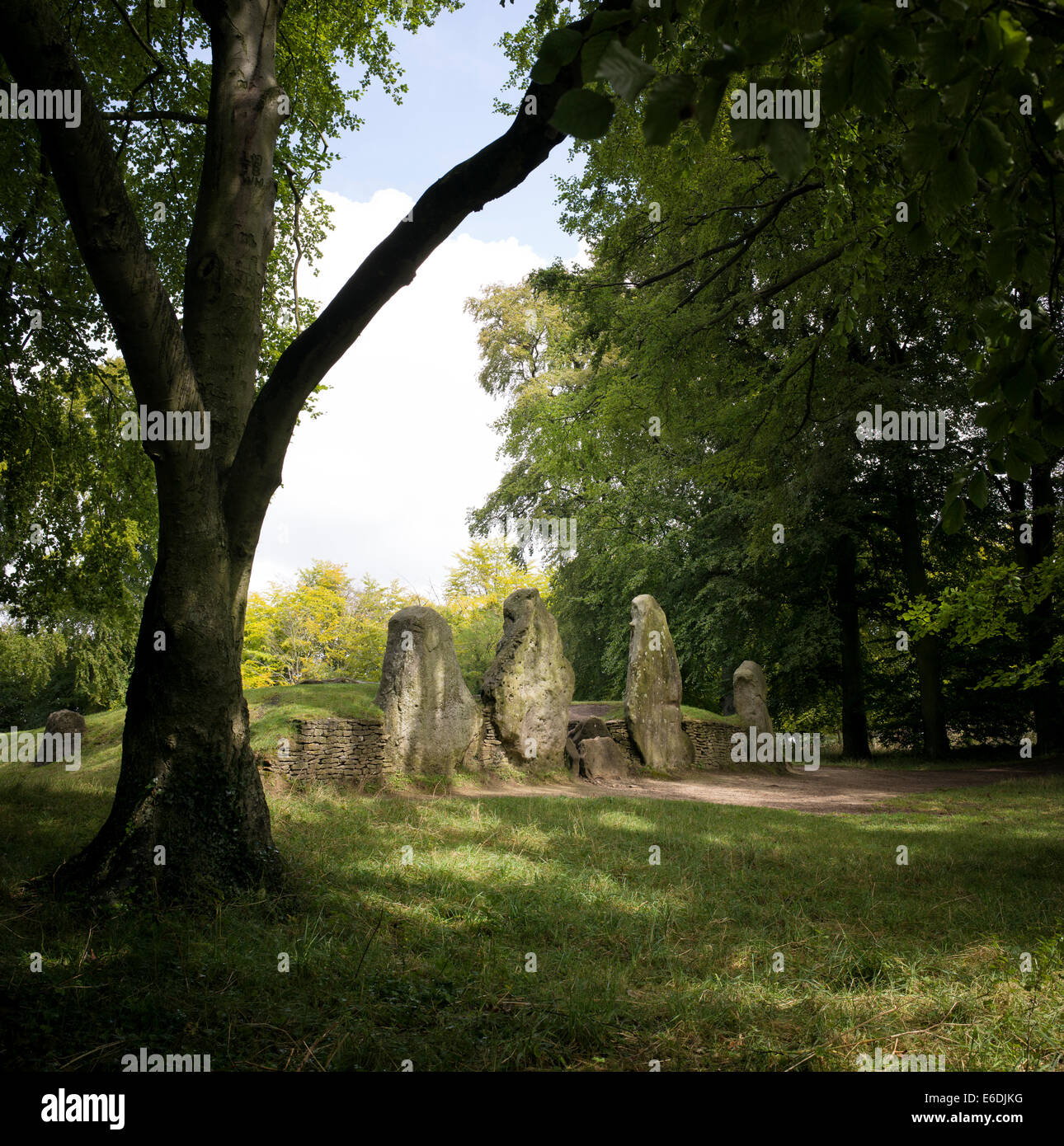 Waylands Smithy. Neolithic long barrow and chamber tomb site at Ashbury ...