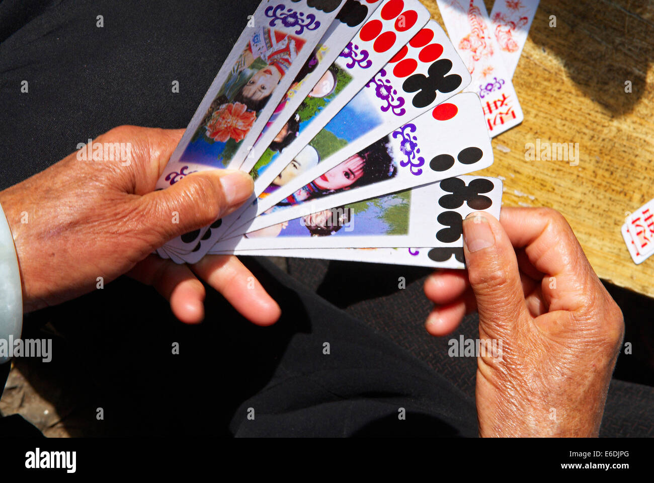 Indigenous womans hand hi-res stock photography and images - Alamy