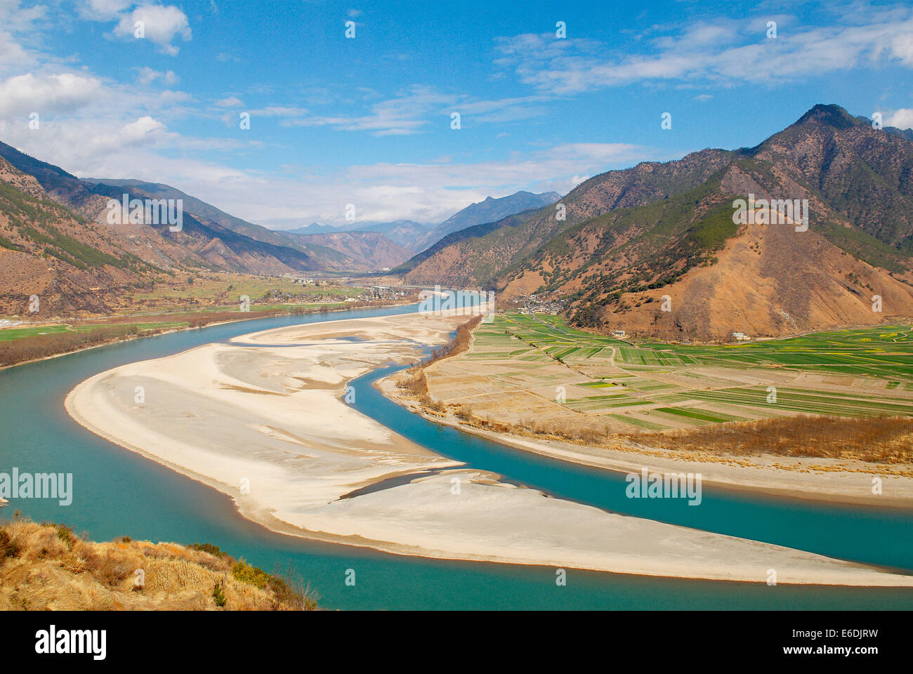 China. Yunnan province. The first bend of the Yangtze River Stock Photo ...