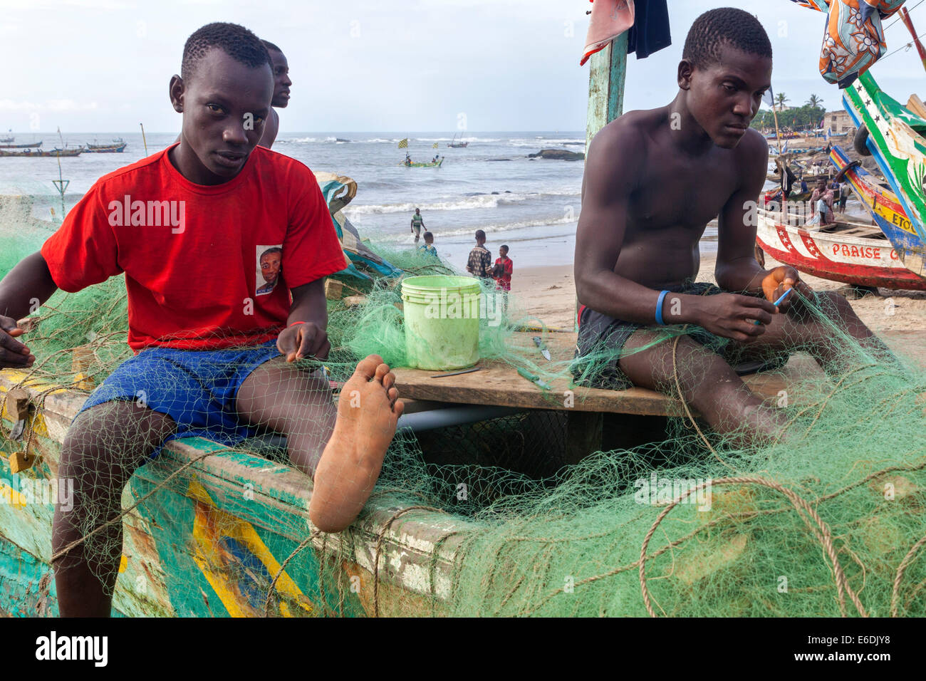 Hand mending nets hi-res stock photography and images - Alamy