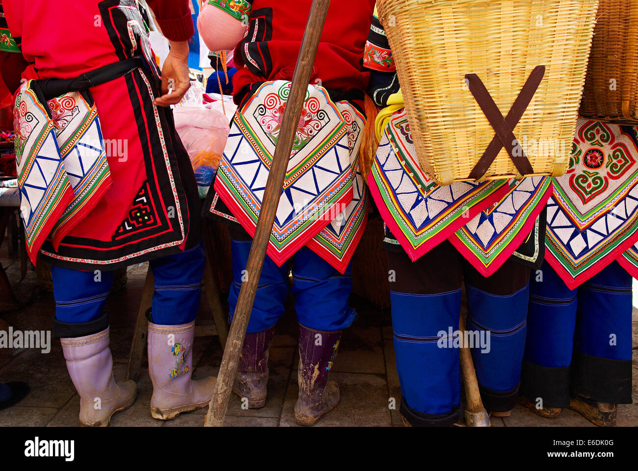 Yi tribe hi-res stock photography and images - Alamy