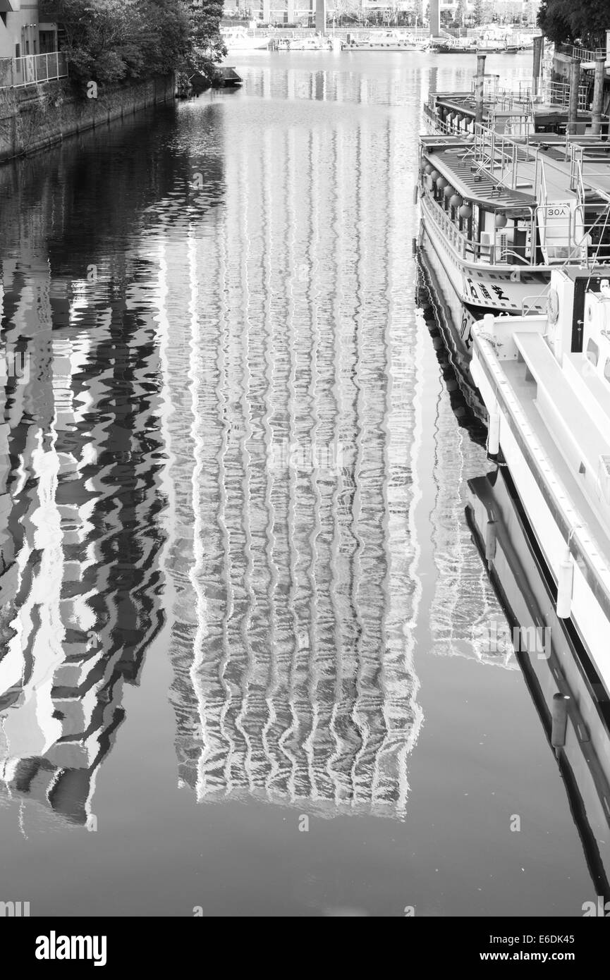 Office block in tokyo Black and White Stock Photos & Images - Alamy
