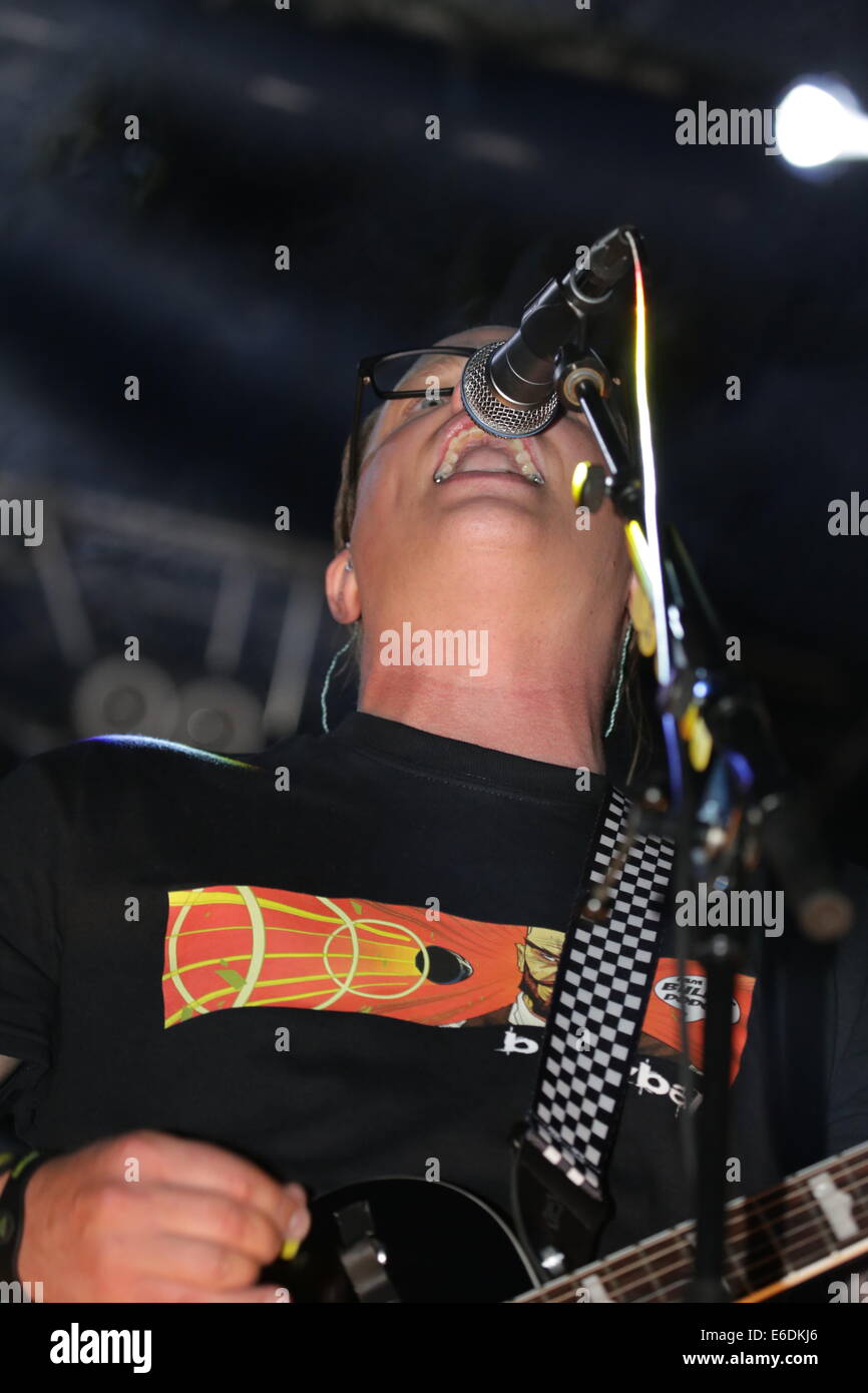 Band playing instruments stage High Resolution Stock Photography and ...