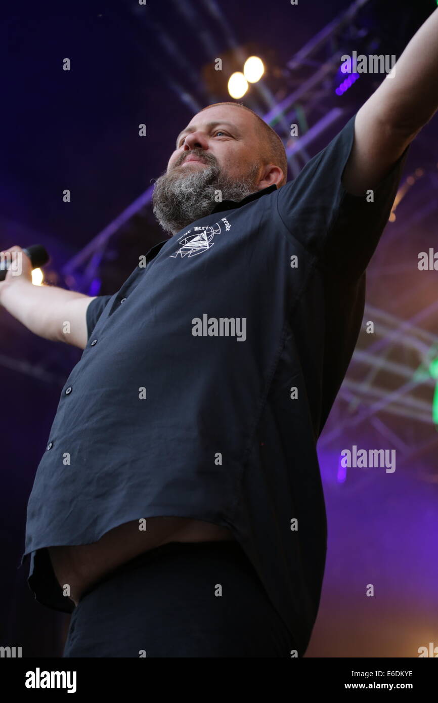 Vocalist hi-res stock photography and images - Alamy