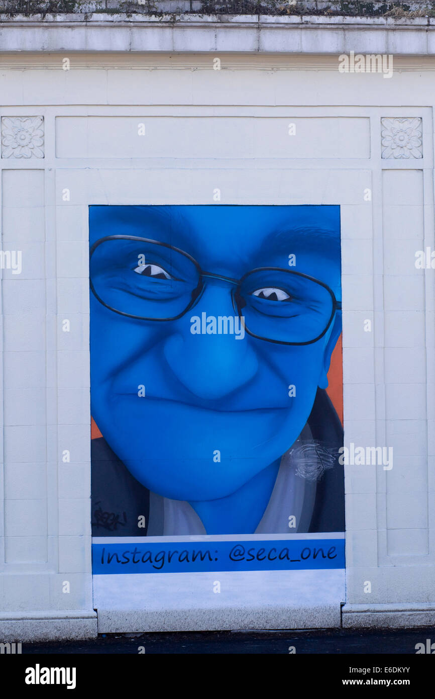 Street Art Graffiti of Robin Williams with a blue face Stock Photo - Alamy