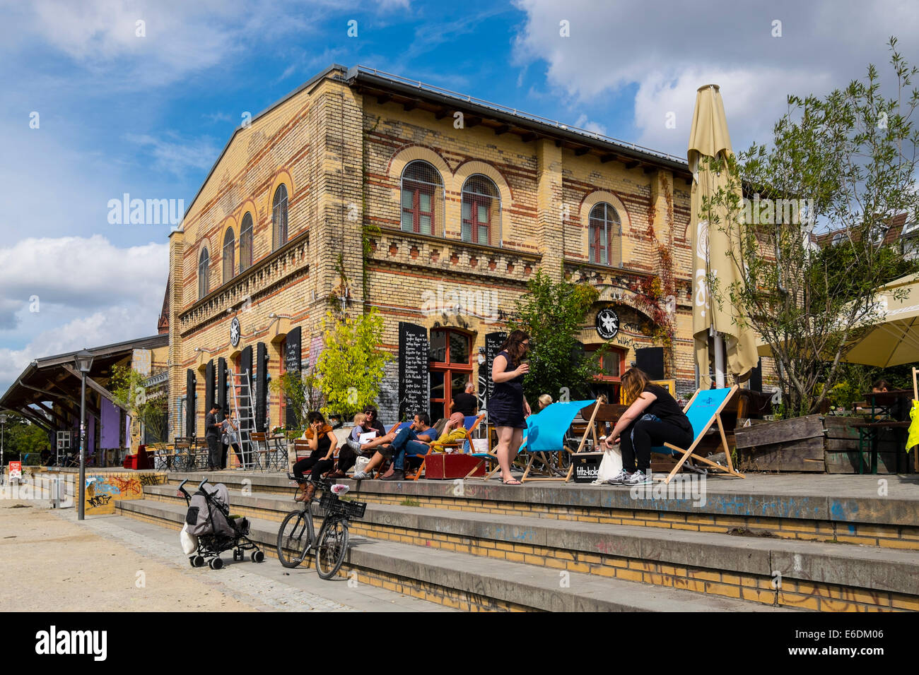 Cafe at Gorlitzer park, Kreuzberg, Berlin, Germany Stock Photo - Alamy