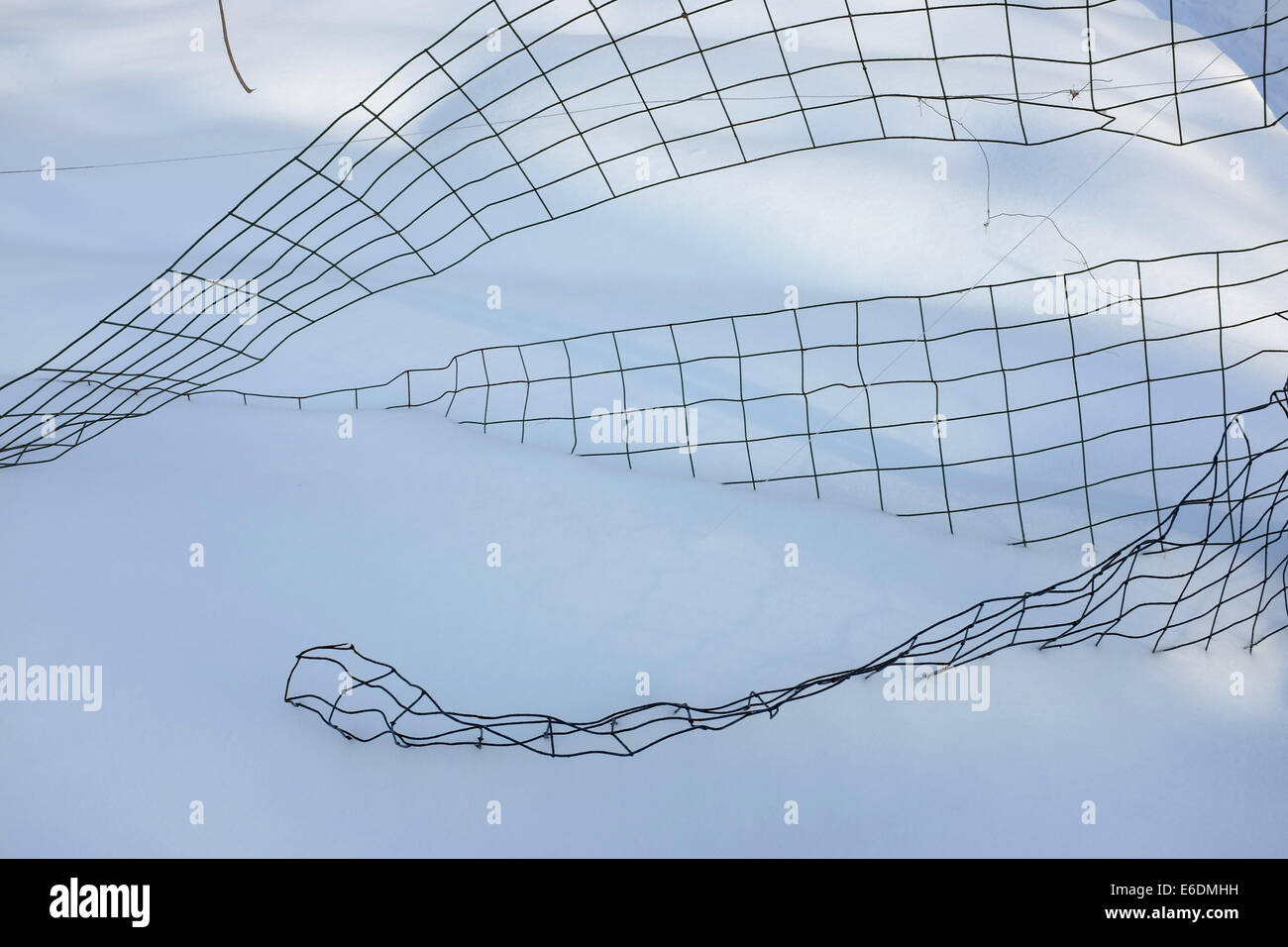 wire fence in snow Stock Photo - Alamy