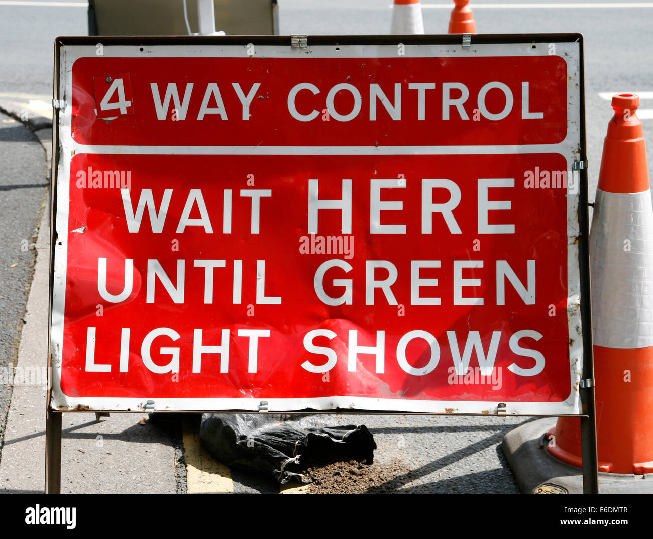 Wait here sign hi-res stock photography and images - Alamy