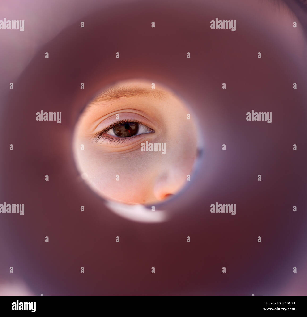 child's eyes looking through the hole Stock Photo - Alamy