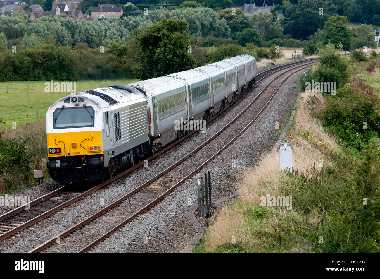 Class 67 diesel propelling a Chiltern Railways Mainline train ...
