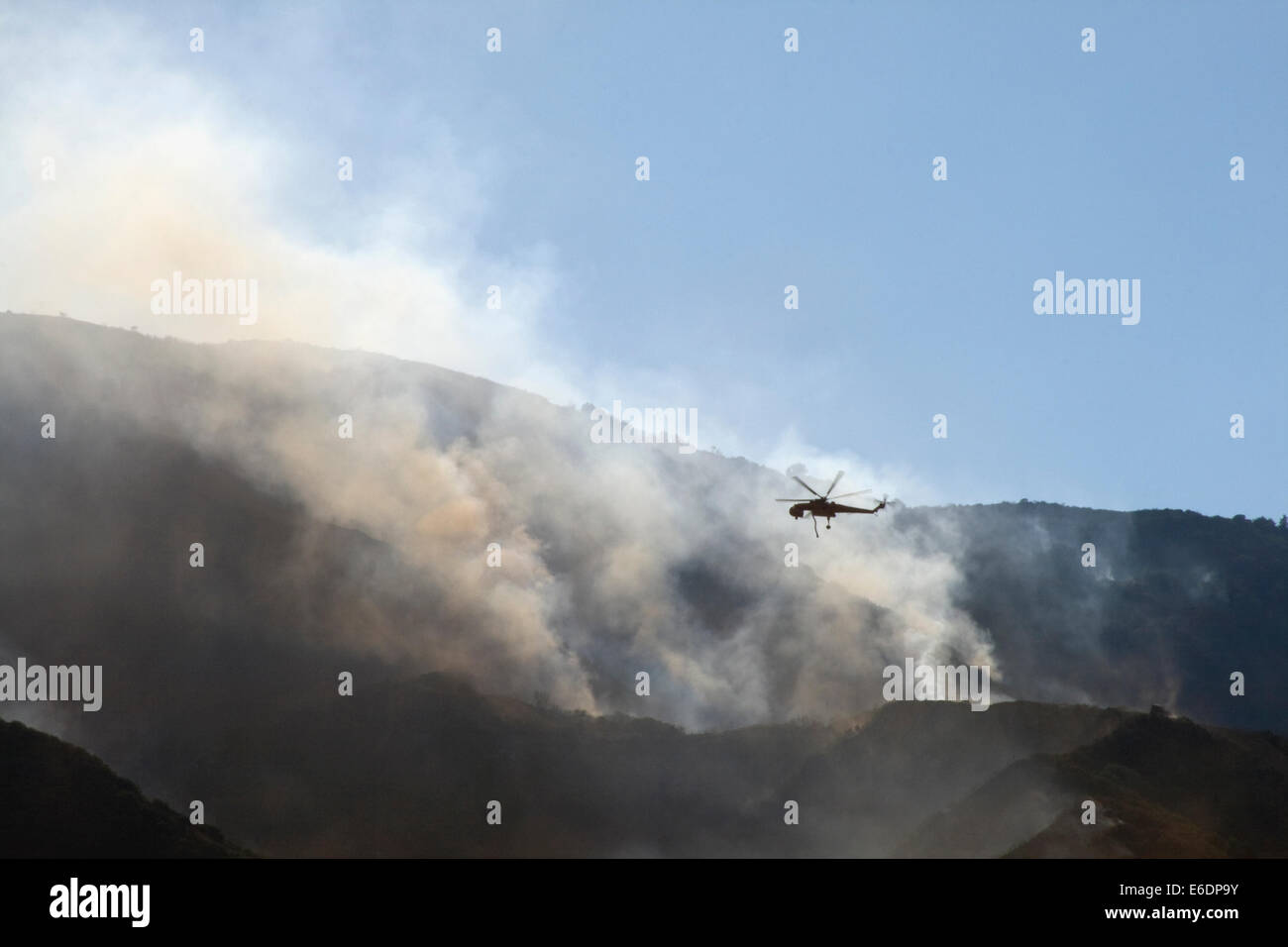 Firefighting helicopter california hi-res stock photography and images ...