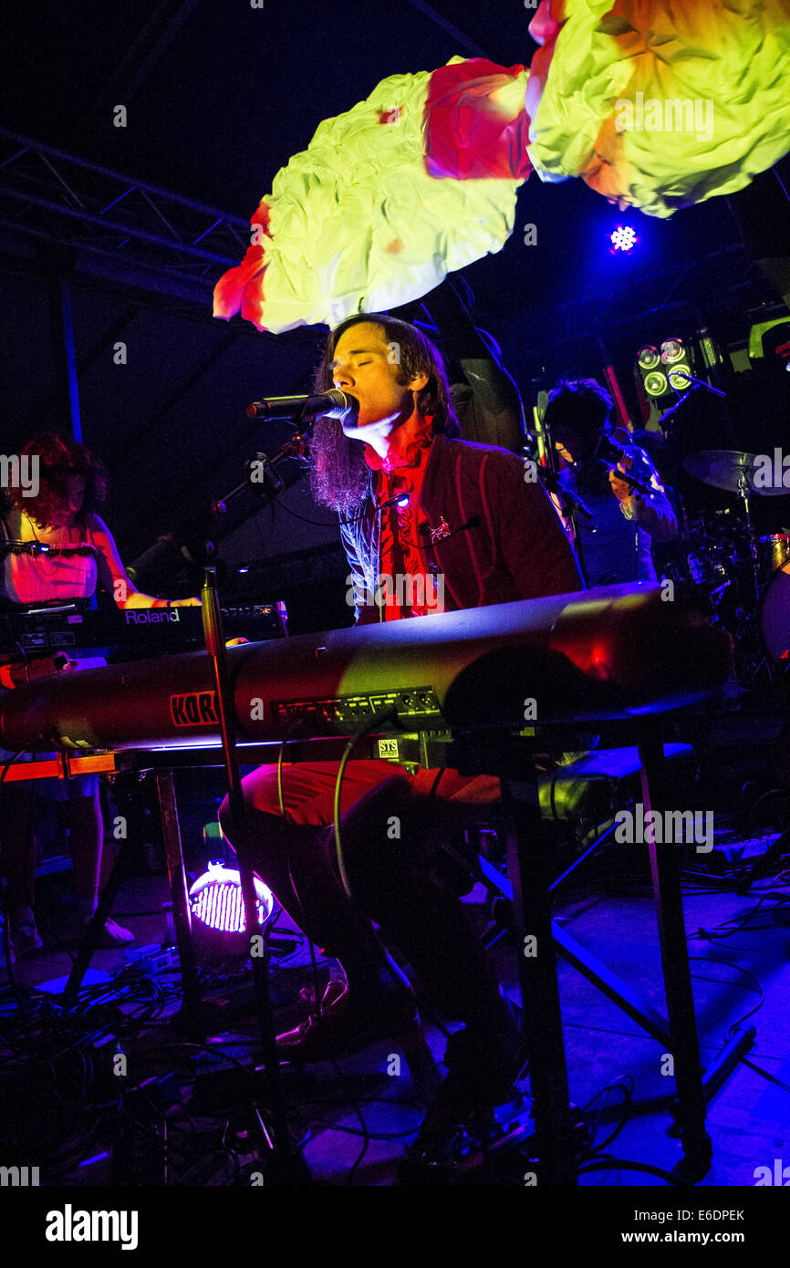 American indie pop hi-res stock photography and images - Alamy