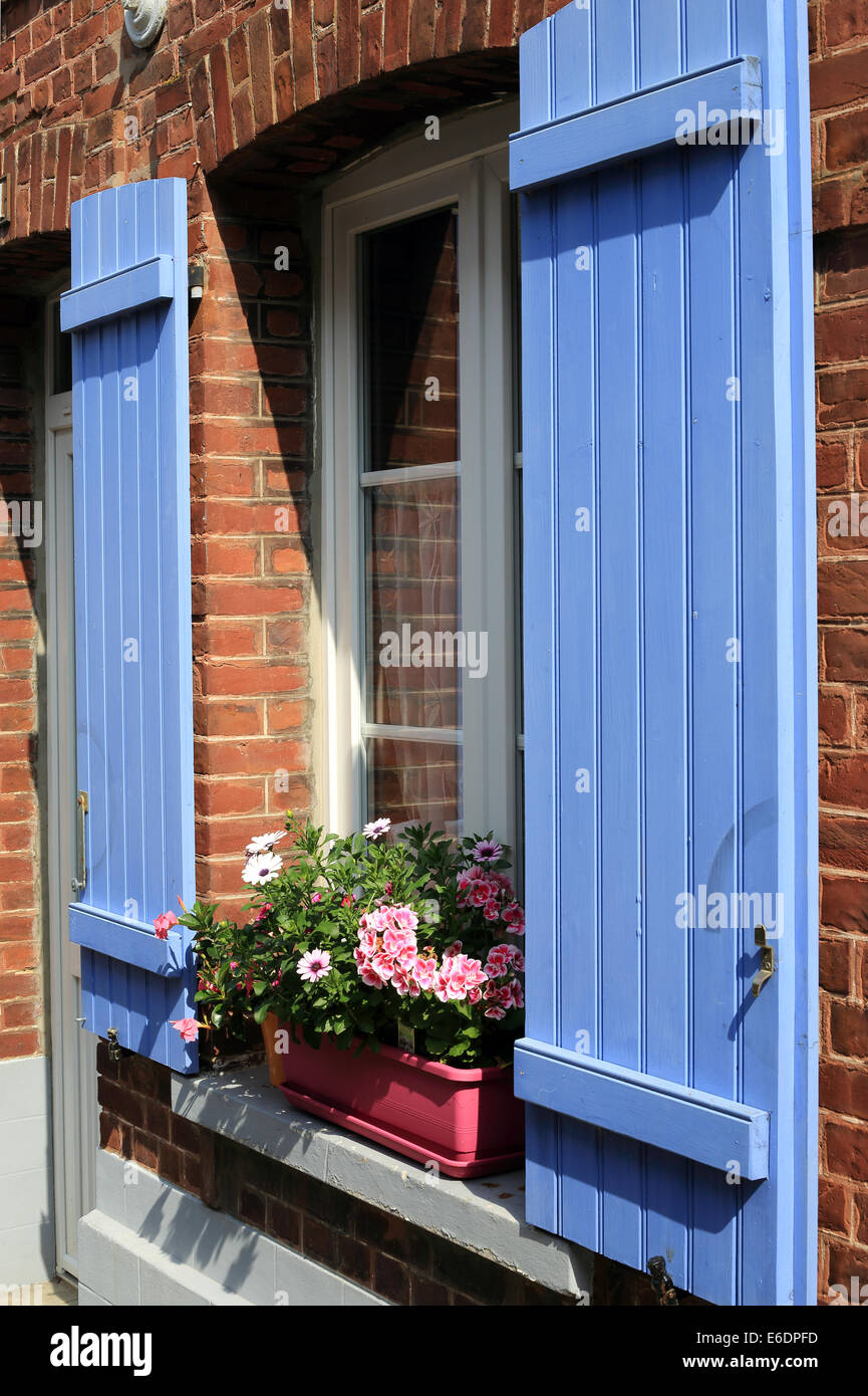 Window with blue shutters and window box in Rue des Moulins, St Valery ...
