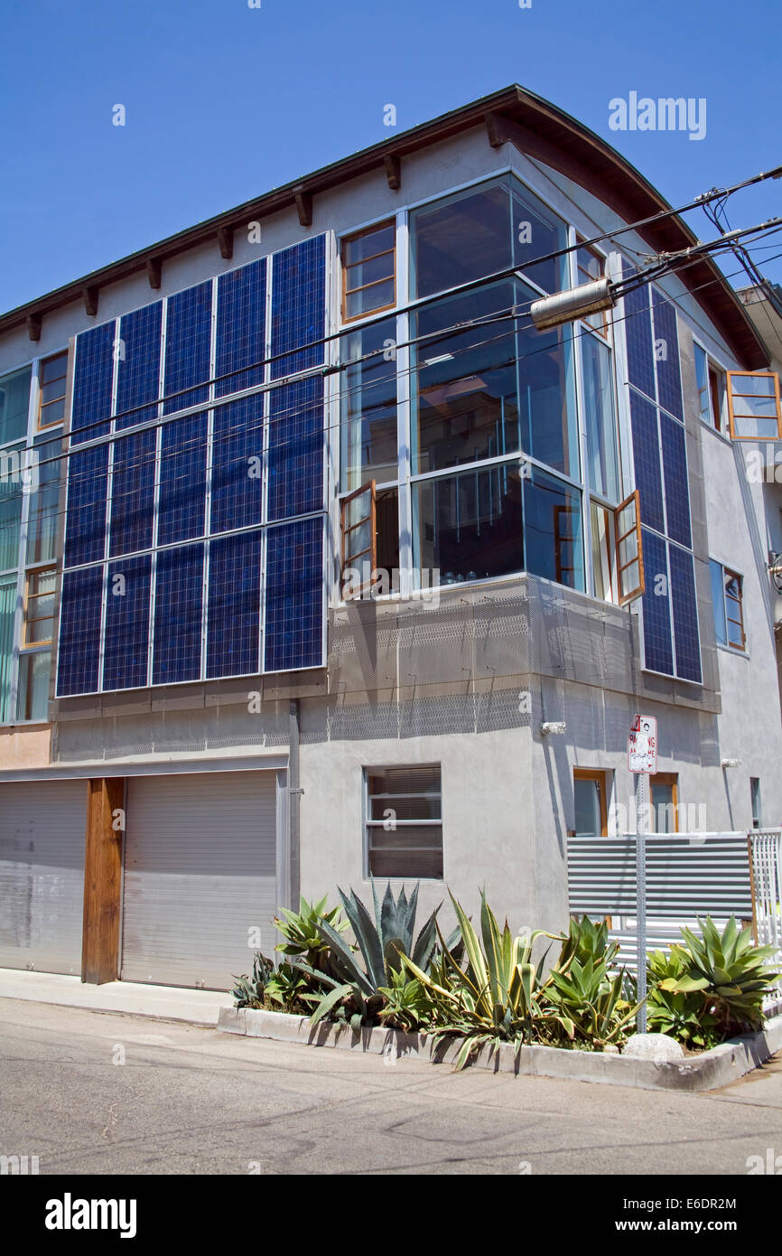 Solar panel house california hi-res stock photography and images - Alamy