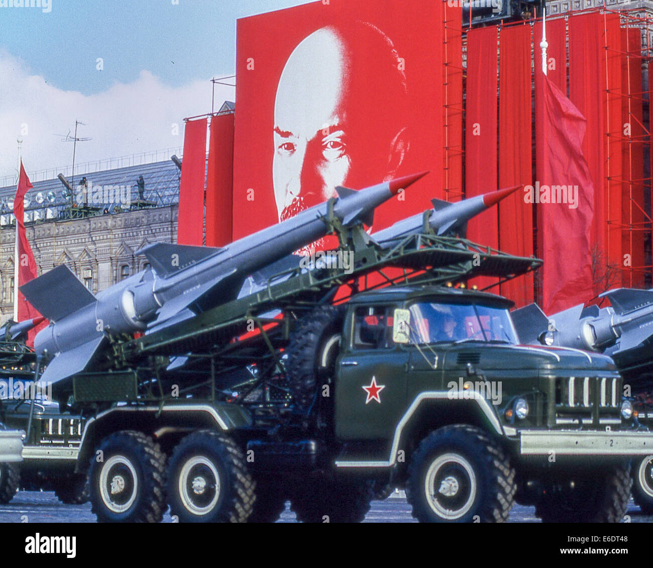 Moscow, Russia. 7th Nov, 1987. A unit of Soviet S-125 SA-3 GOA medium ...