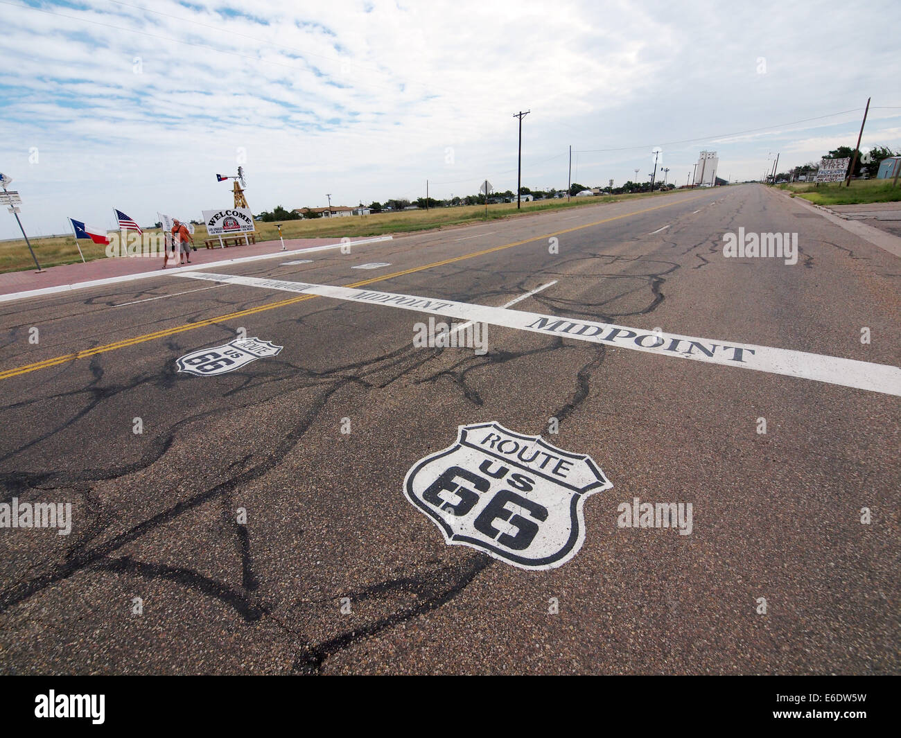 Along Route 66, the main route by autos from Chicago to Los Angeles ...