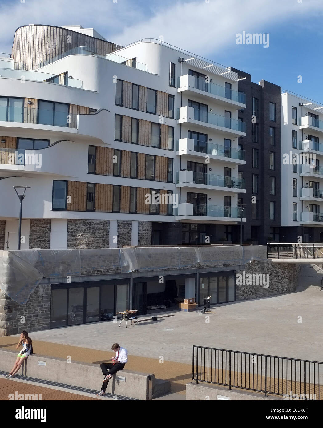 Modern apartment blocks hi-res stock photography and images - Alamy