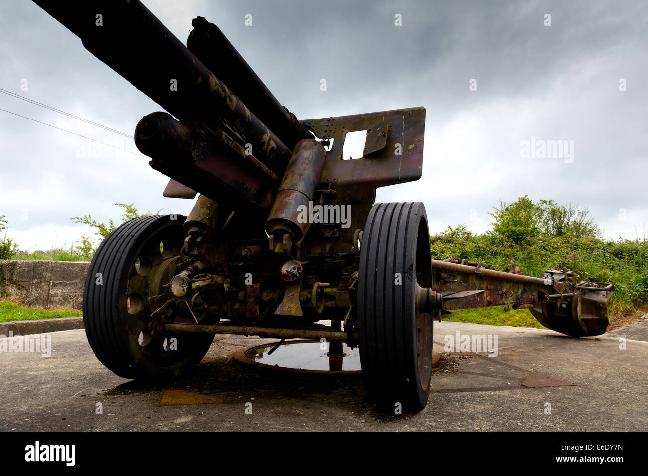 Weapons at the Maisy German World War Two battery in Normandy Stock ...