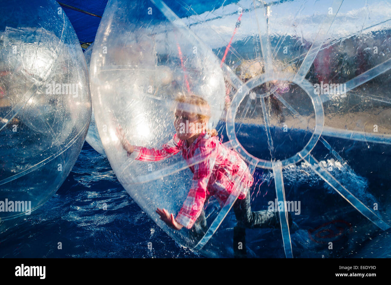 Kids playing bubbles hi-res stock photography and images - Alamy
