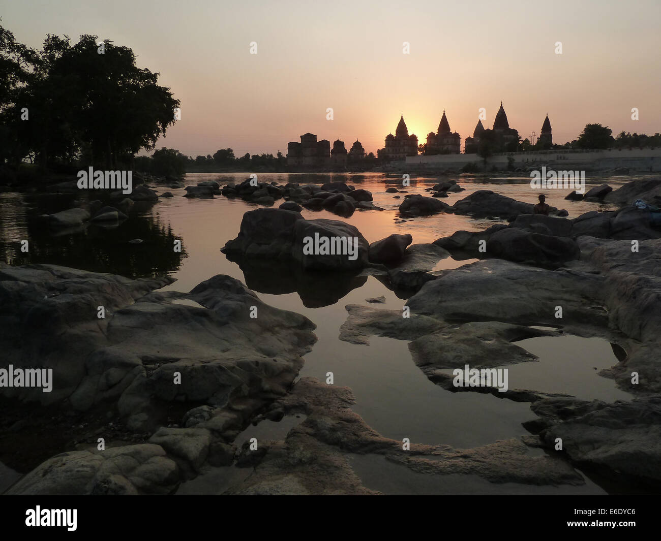 Orchha river hi-res stock photography and images - Alamy