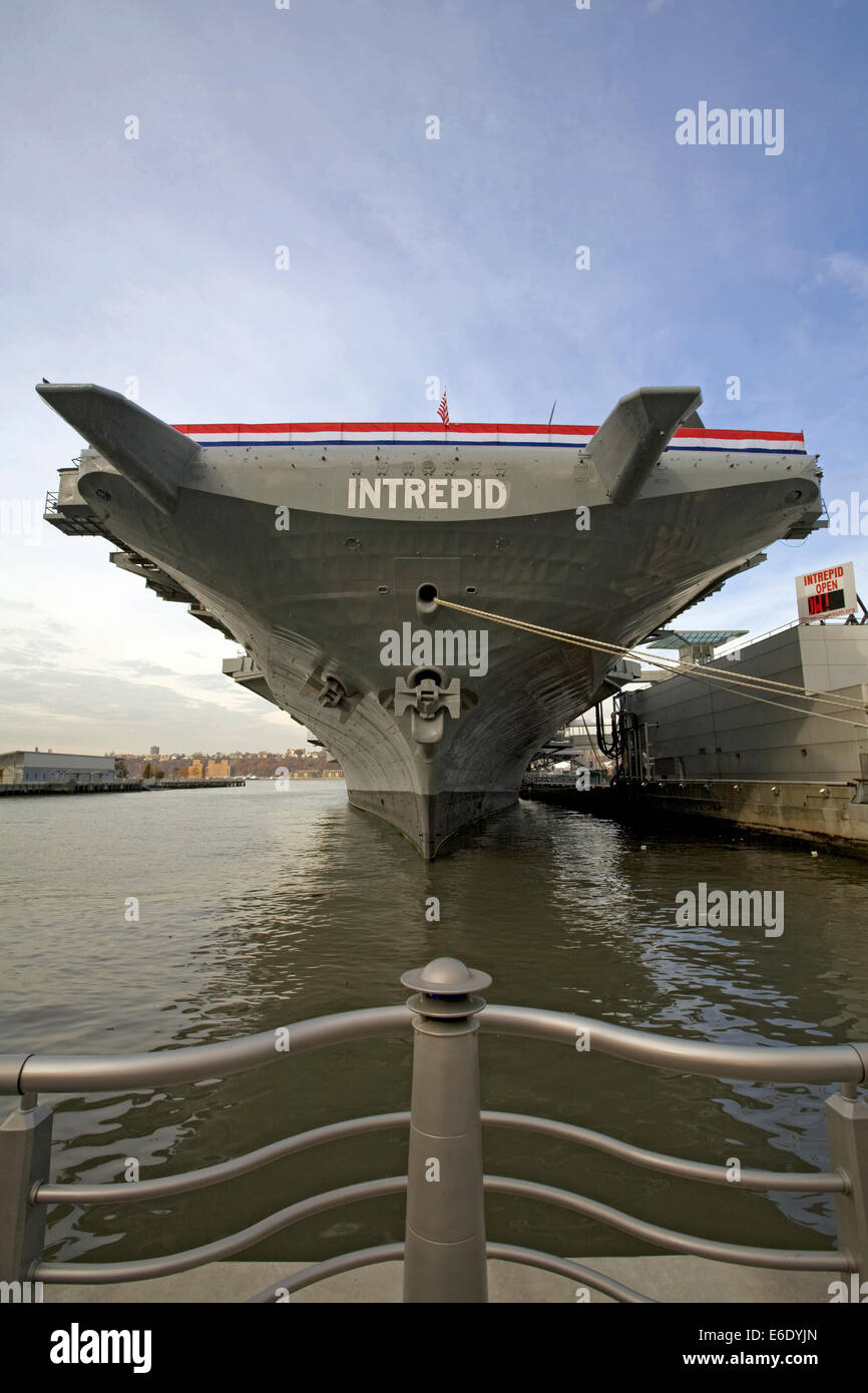 Intrepid sea air hi-res stock photography and images - Alamy