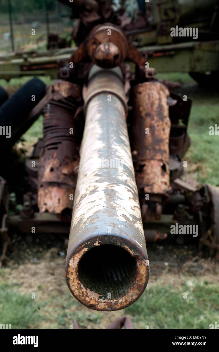 Weapons at the Maisy German World War Two battery in Normandy Stock ...