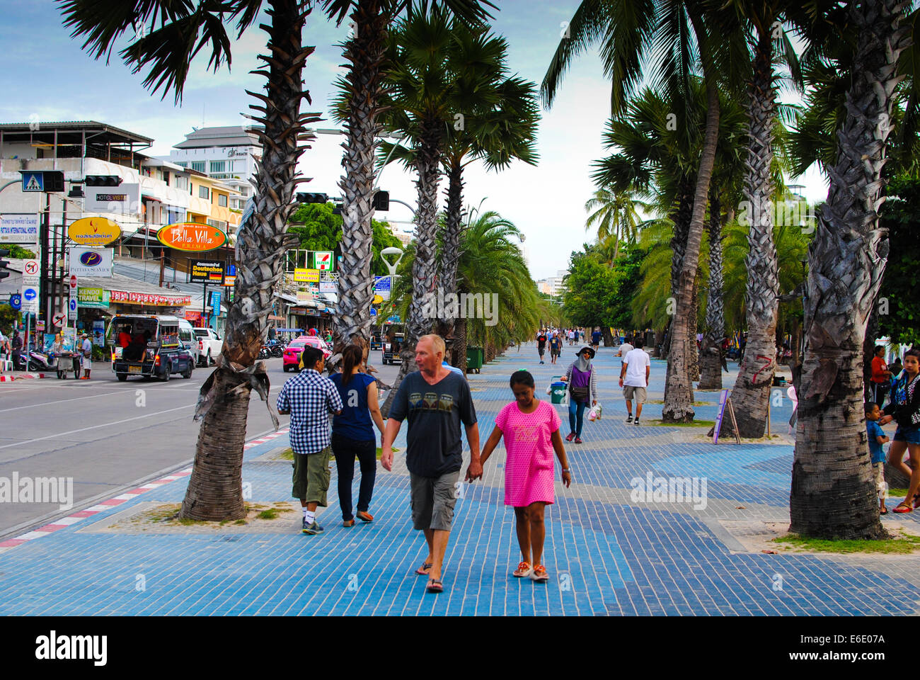 Pattaya beach promenade thailand hi-res stock photography and images ...
