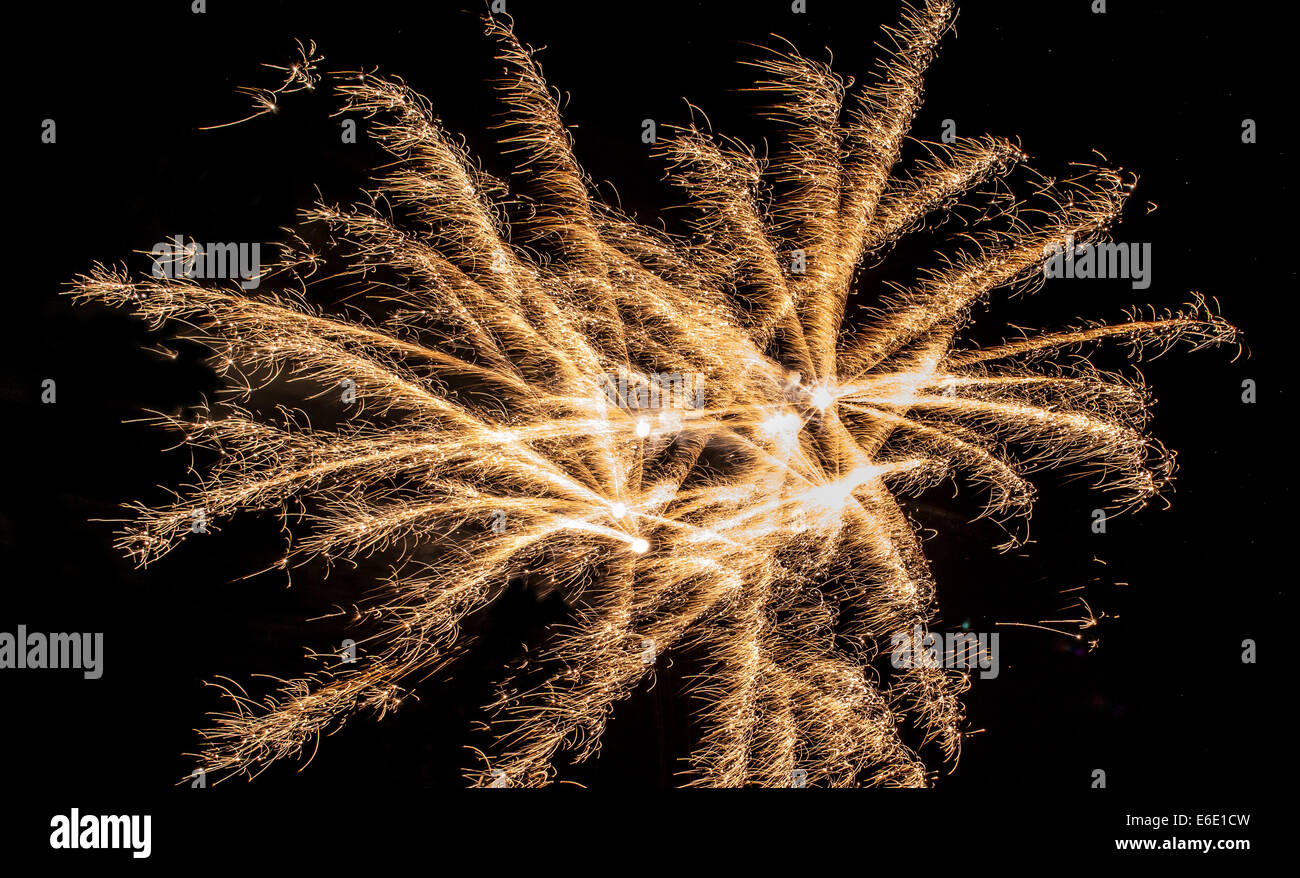 Gold fireworks hi-res stock photography and images - Alamy