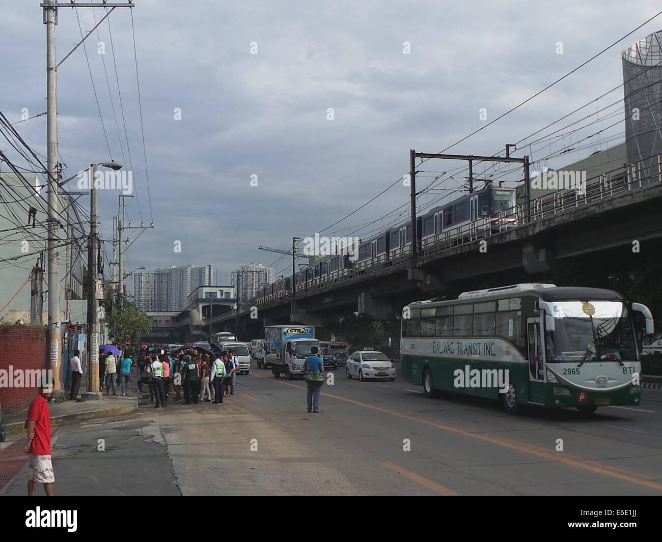 Philippine mrt passengers hi-res stock photography and images - Alamy