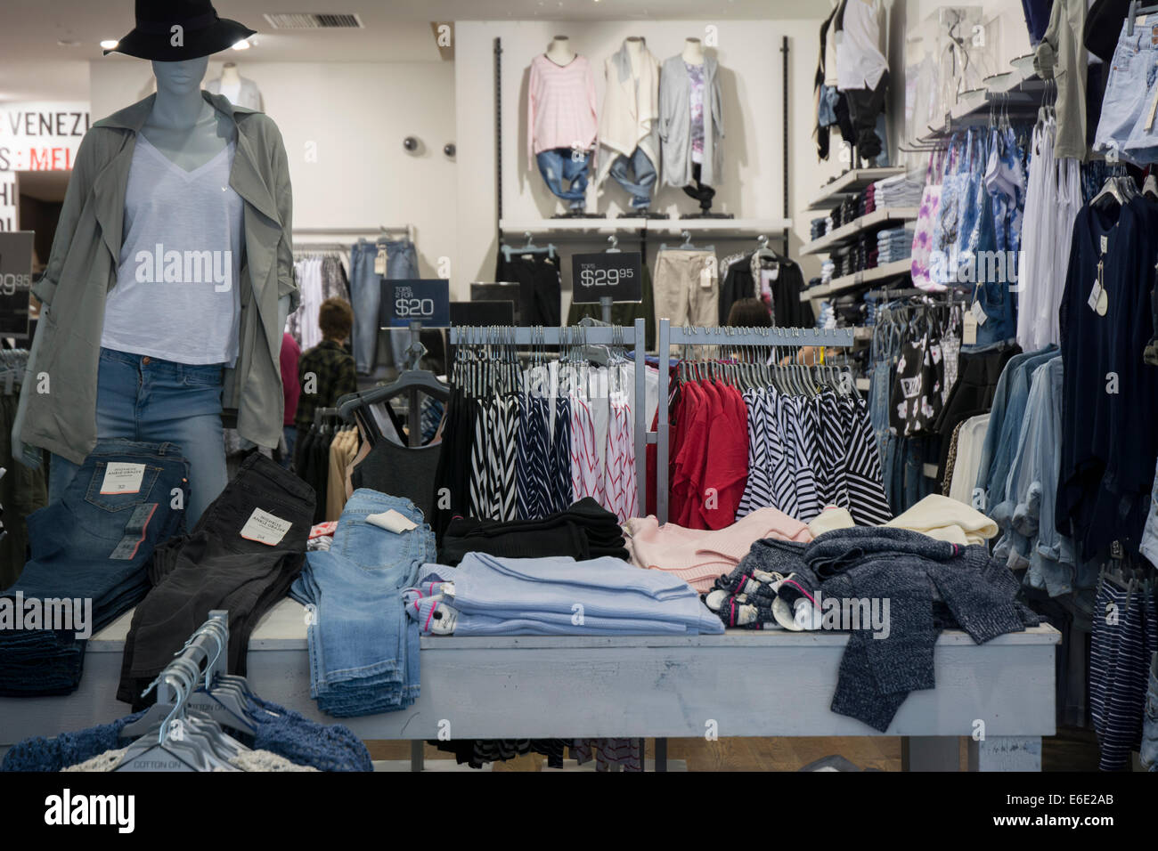 Retail Clothing Store Stock Photo - Alamy