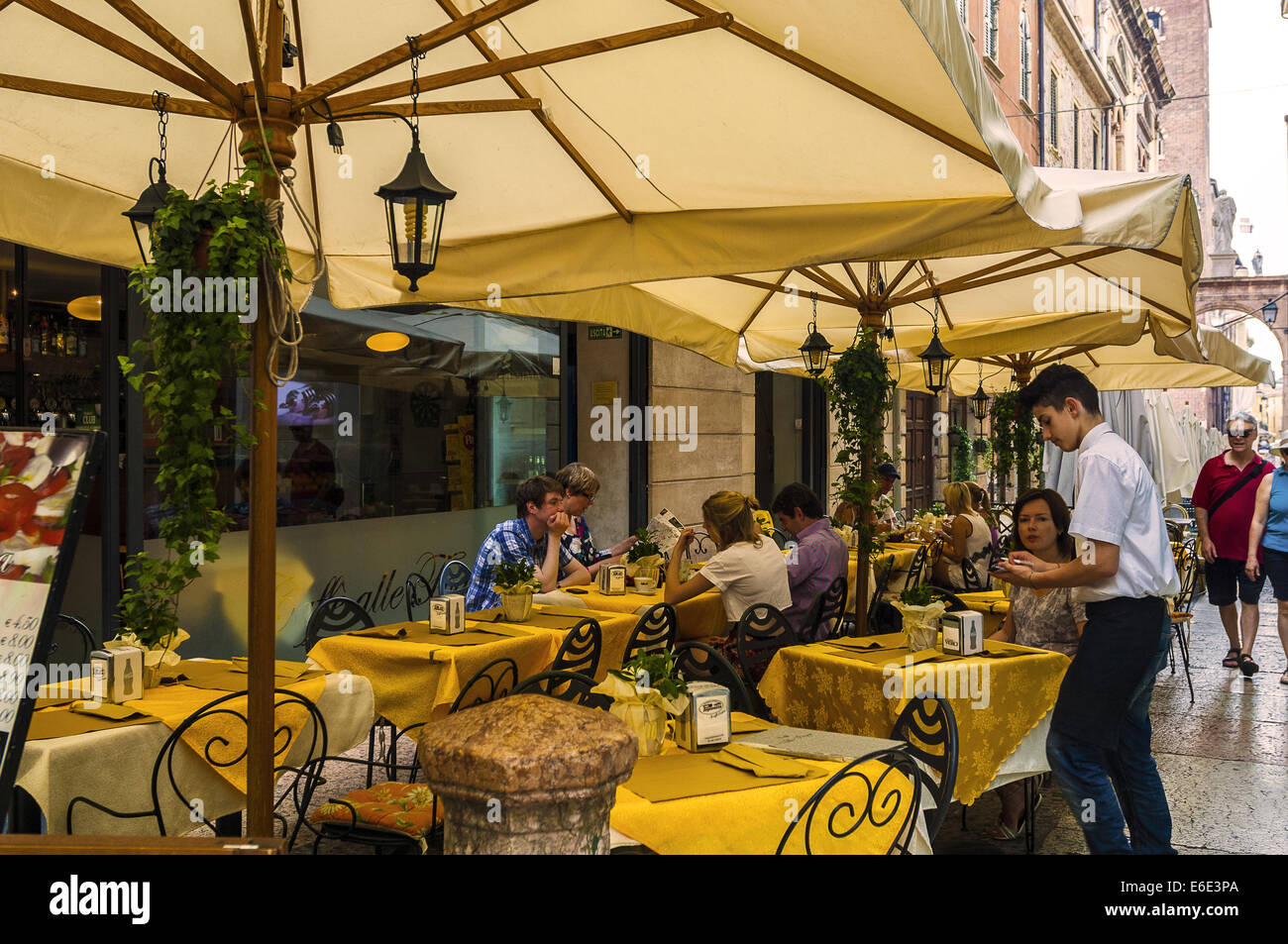 Center of verona hi-res stock photography and images - Alamy