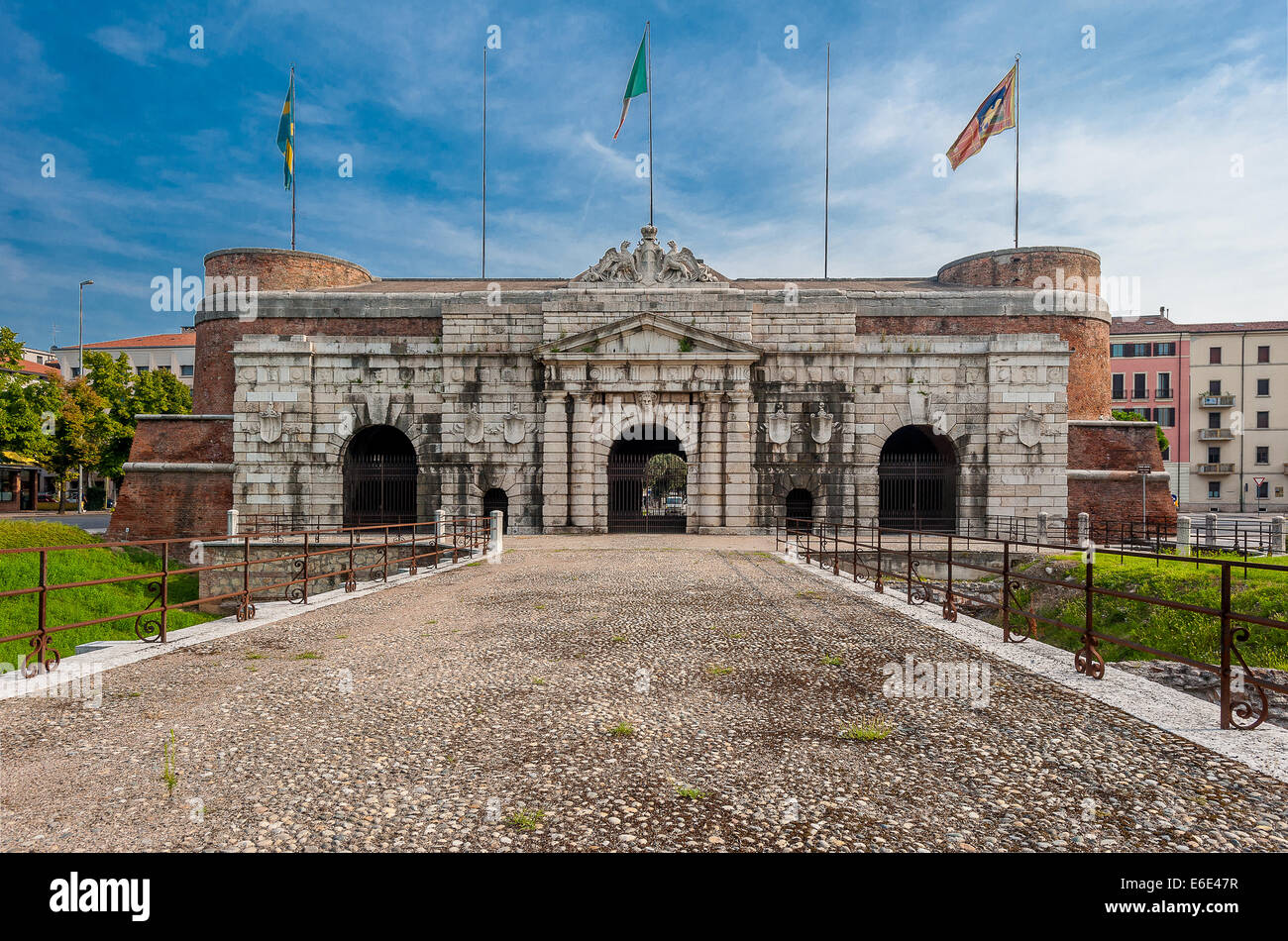 Porta nuova gateway verona hi-res stock photography and images - Alamy