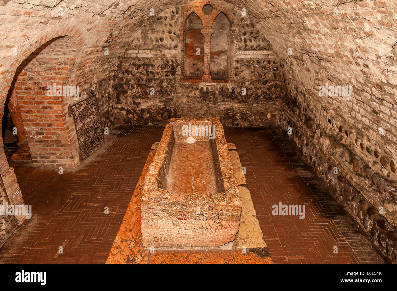 William shakespeare verona hi-res stock photography and images - Alamy