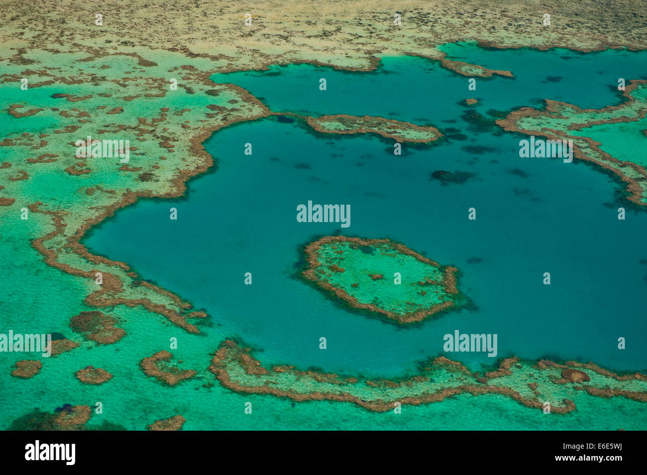 Aerial view of the Great Barrier Reef, UNESCO World Heritage Site ...