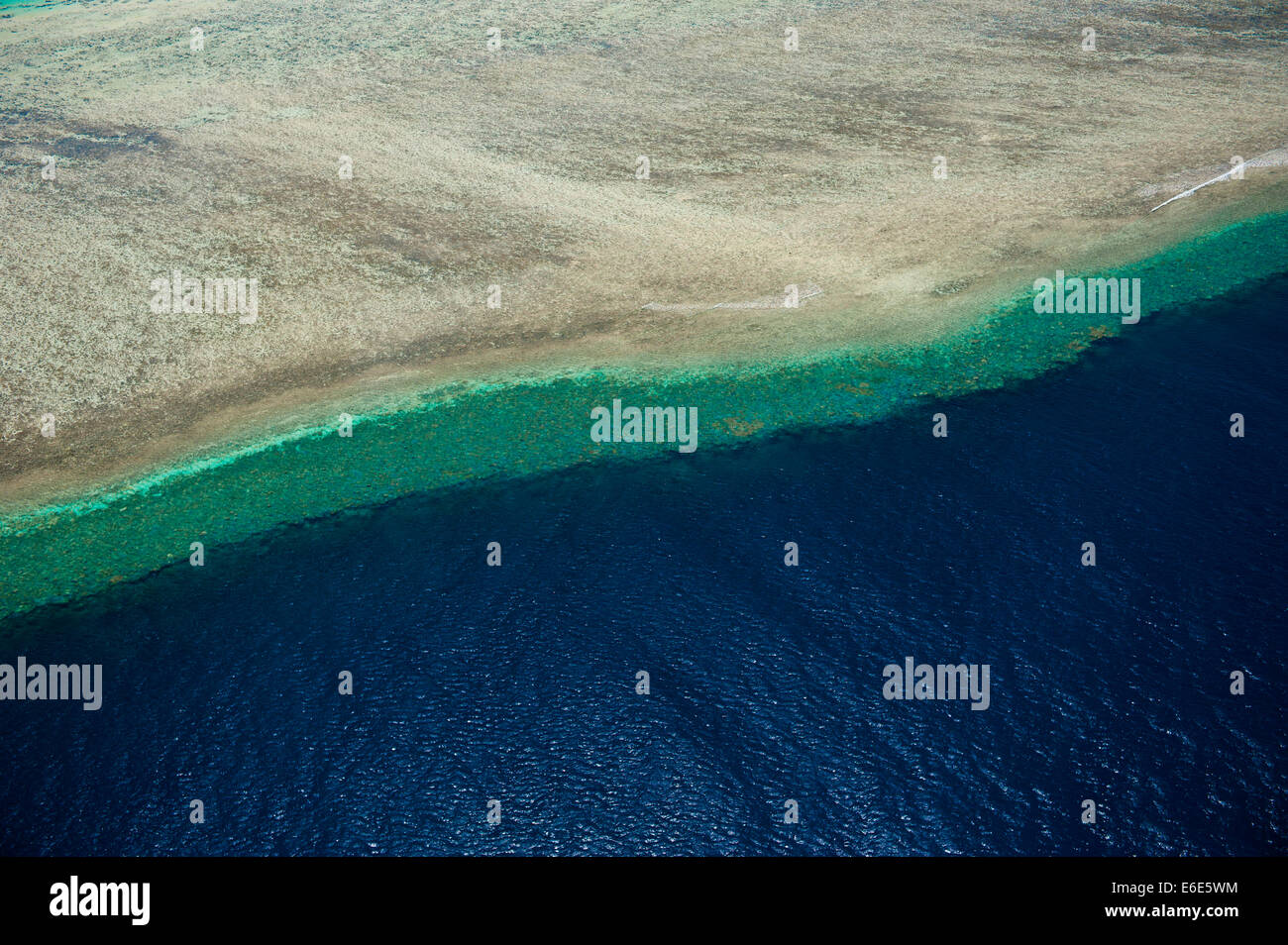 Aerial view of the Great Barrier Reef, UNESCO World Heritage Site ...