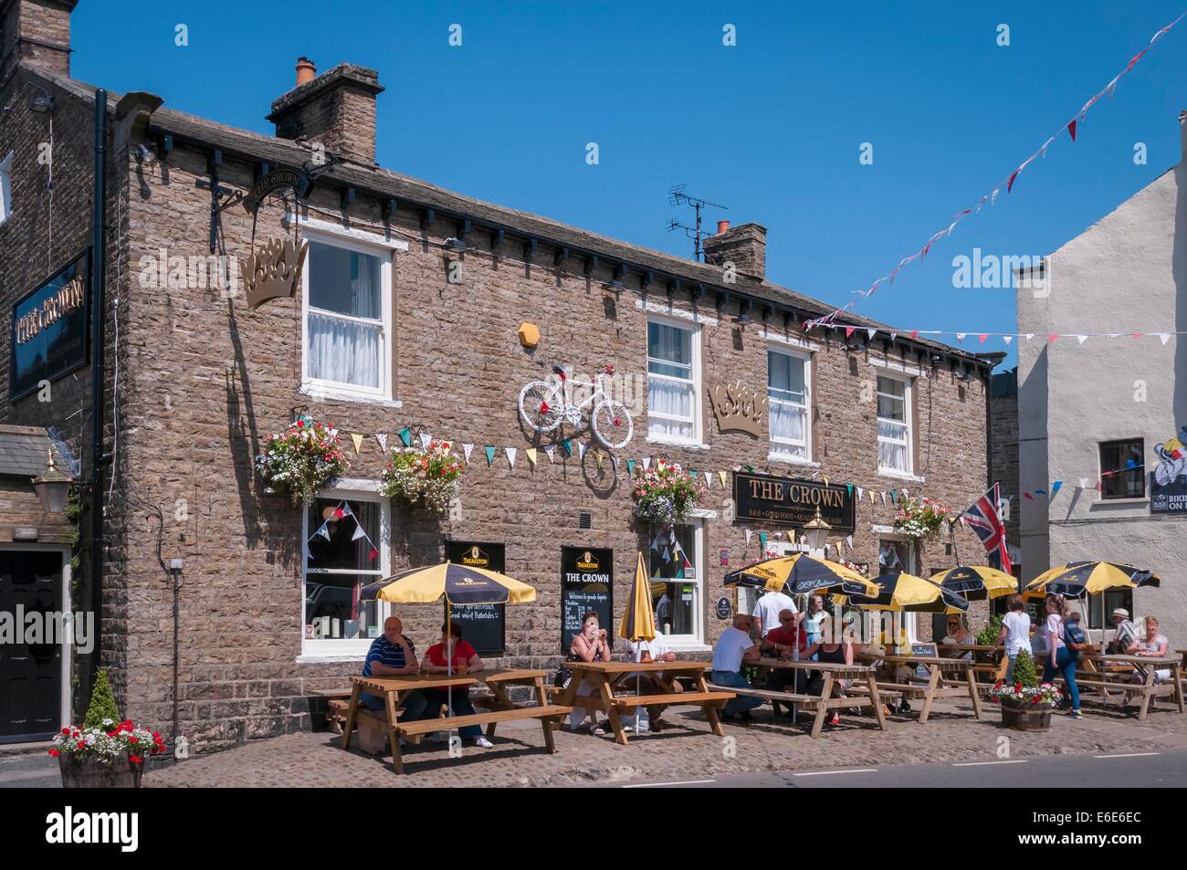 Hawes, North Yorkshire. England. The Crown public house Stock Photo - Alamy
