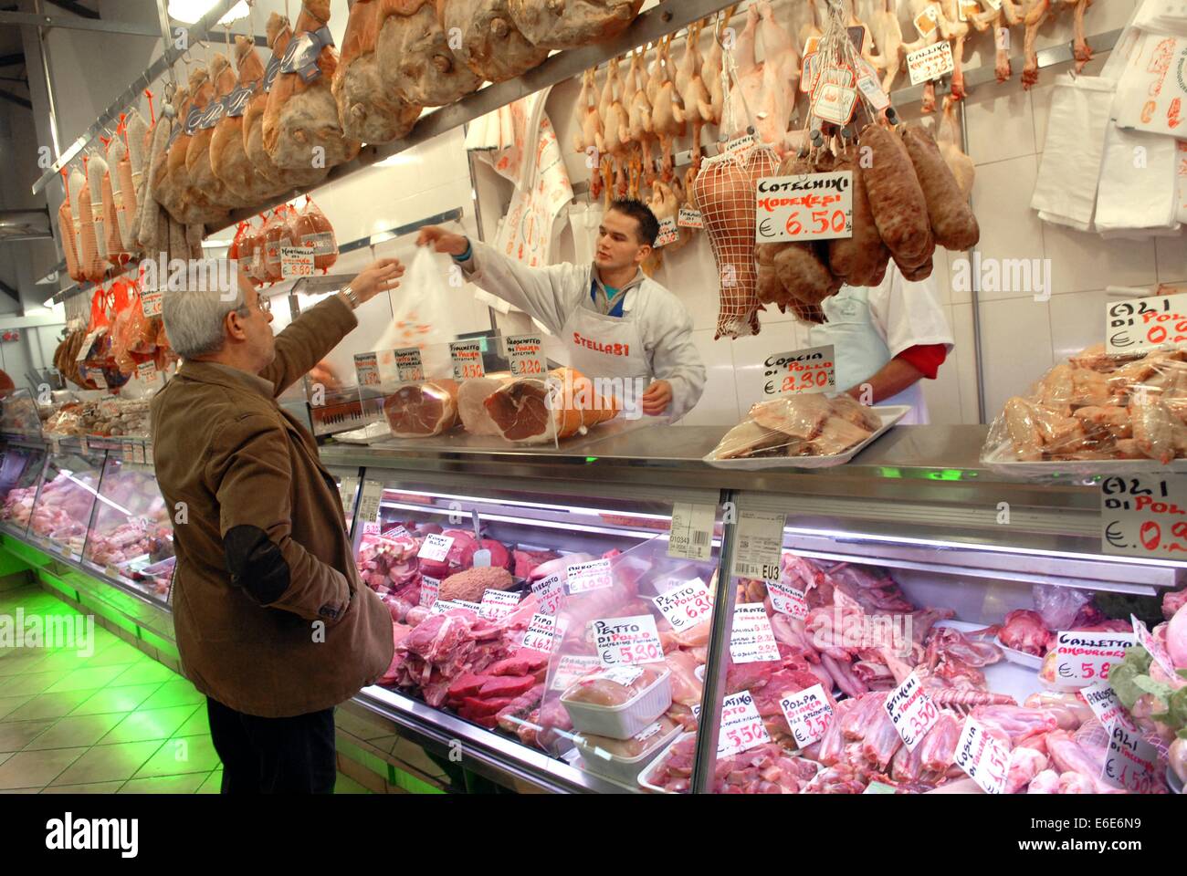 Italian market meat hi-res stock photography and images - Alamy