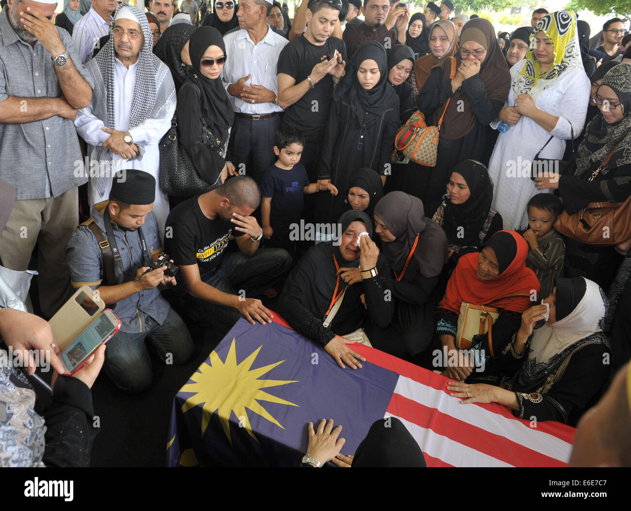 Sepang, SELANGOR, MALAYSIA. 22nd Aug, 2014. Family members of Ahmad ...