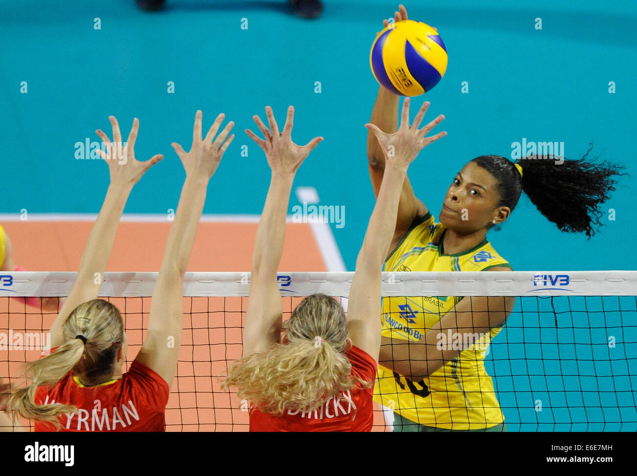 Tokyo, Japan. 22nd Aug, 2014. Fernanda Rodrigues (R) of Brazil spikes ...