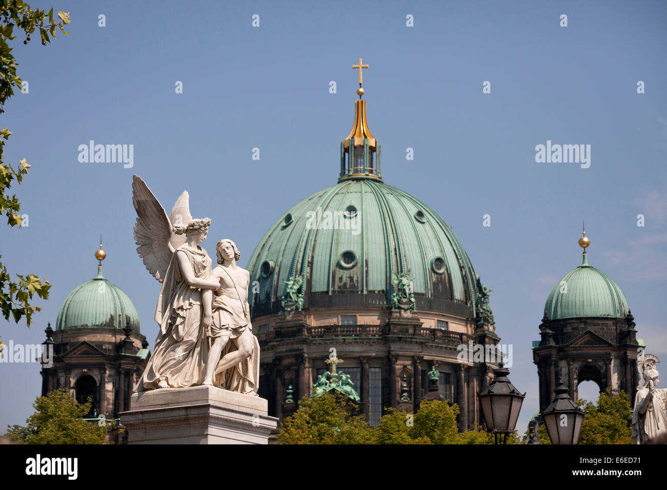 Palace bridge in berlin hi-res stock photography and images - Alamy