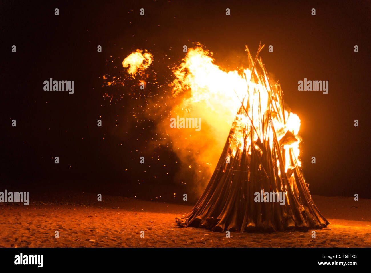 Bonfire during on a hot summer night Stock Photo - Alamy