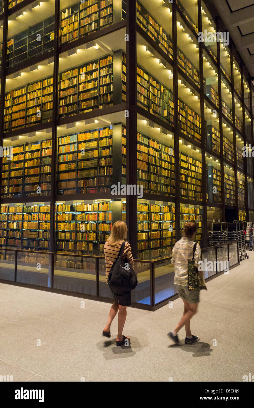 Couple book stacks library hi-res stock photography and images - Alamy