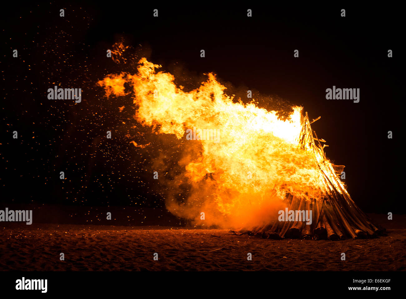 Bonfire during on a hot summer night Stock Photo - Alamy