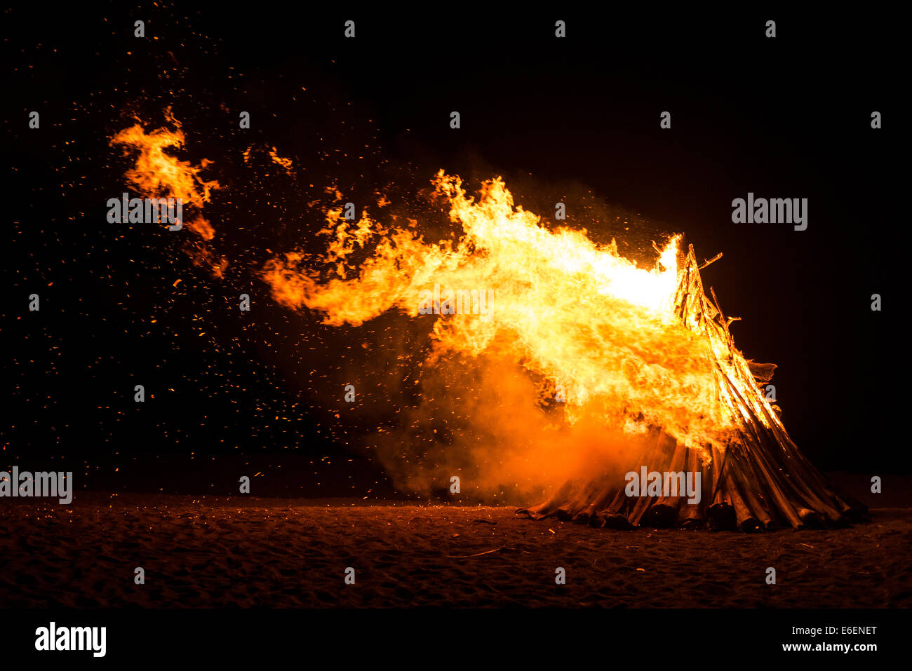 Bonfire during on a hot summer night Stock Photo - Alamy
