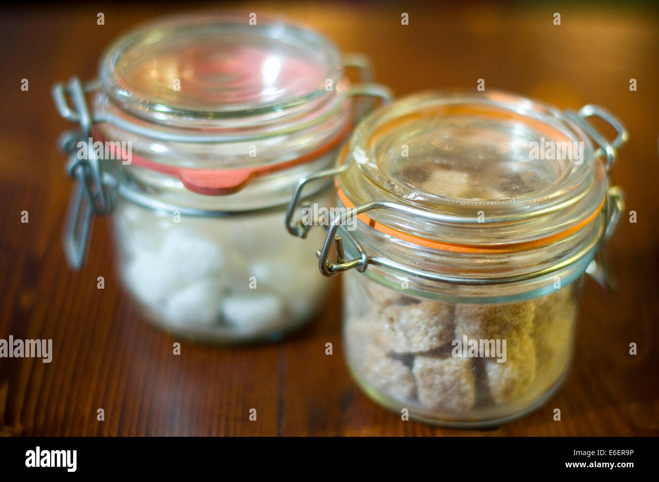 Cubes brown sugar hi-res stock photography and images - Alamy