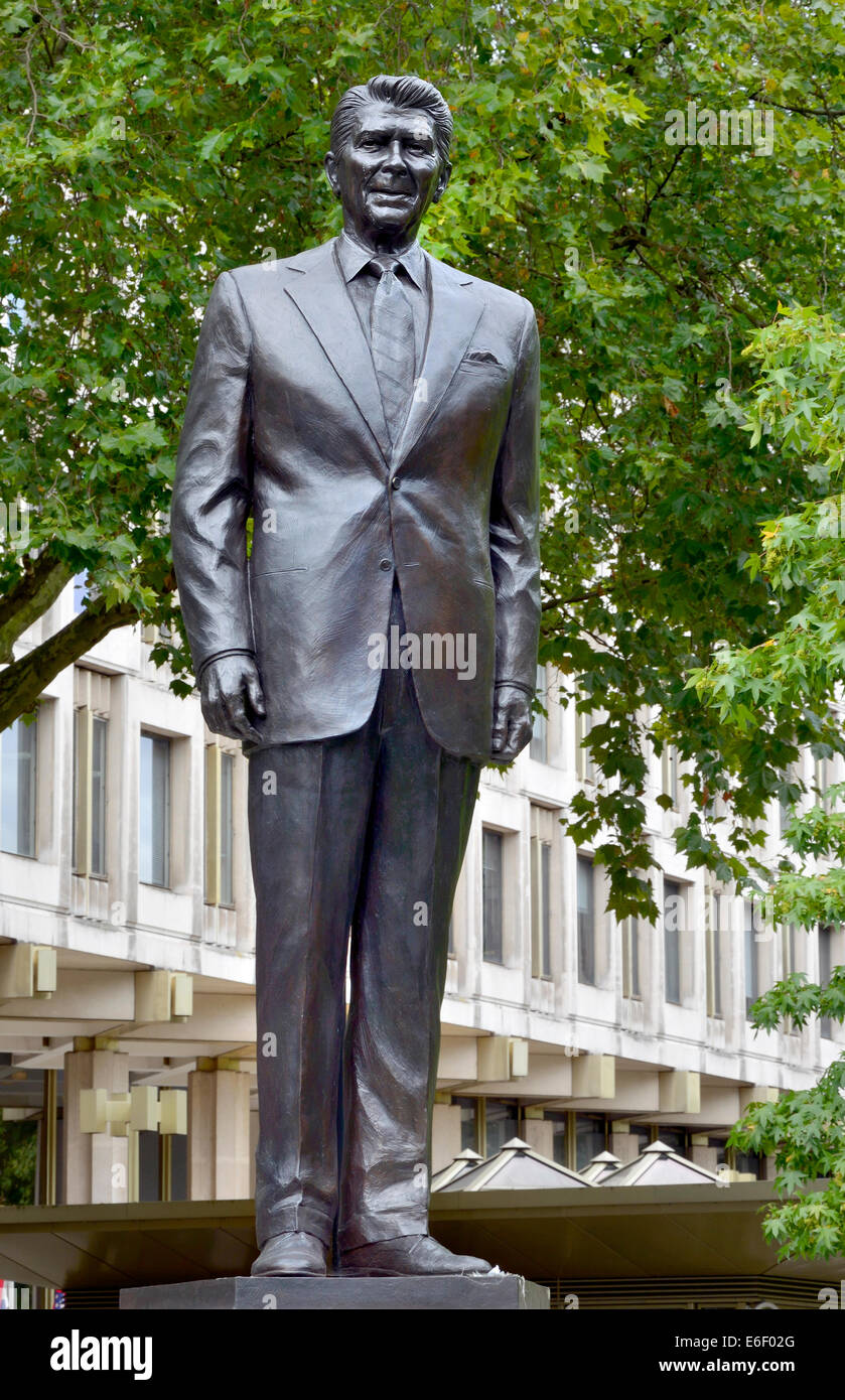 London, England, UK. Statue: Ronald Reagan (1911-2004: US President ...