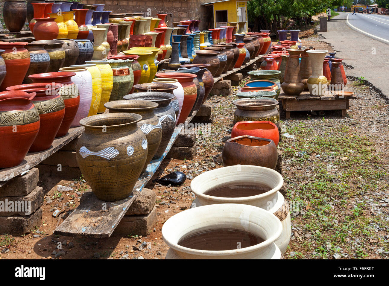Ethnic pottery hi-res stock photography and images - Alamy